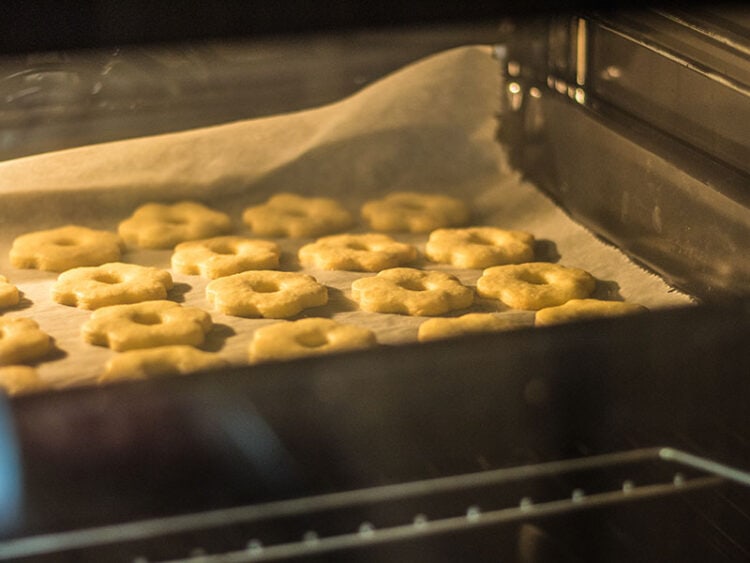 Using a Toaster Oven: Essential Tips 2024