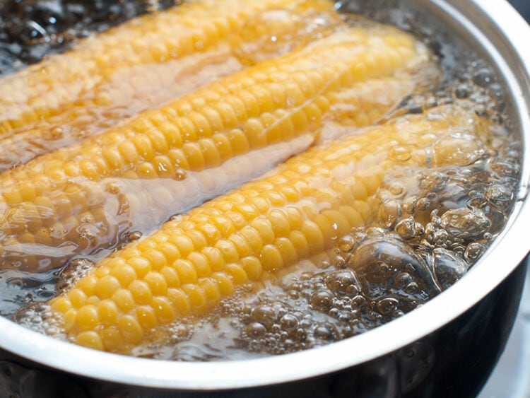 How to Reheat Corn on the Cob: 6 Best Ways for 2024