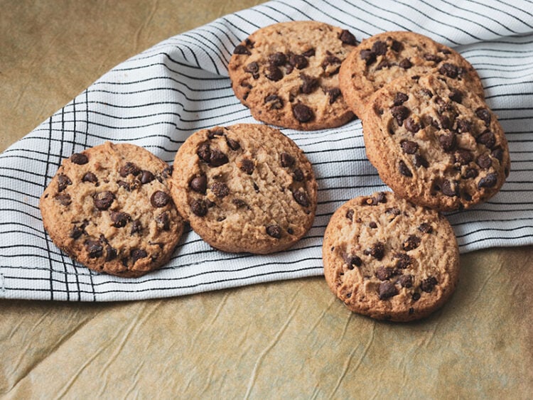 Softening Hard Cookies: In-Depth Guide for Perfect Results 2024