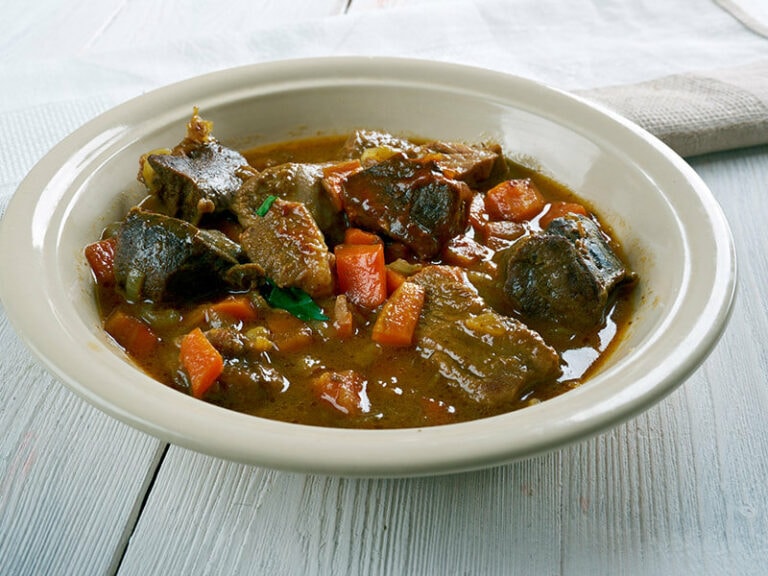 Saudi Arabian Food: 30 Classic and Traditional Foods to Savour