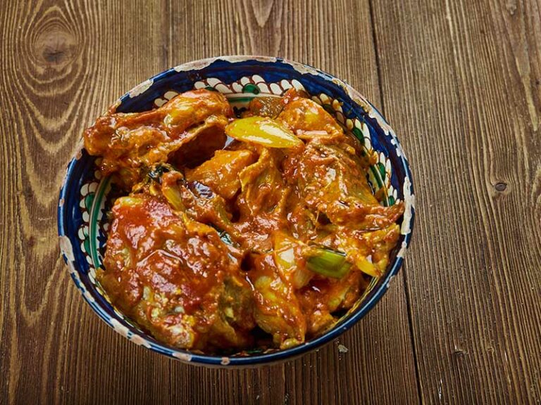 23 Aromatic Kashmiri Food Delicacies to Savor