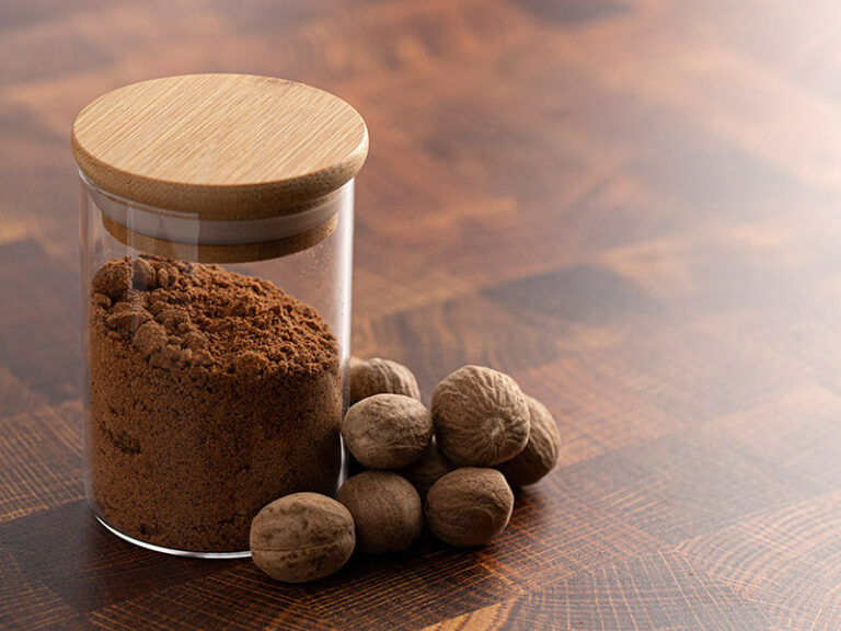 Discover the Taste of Nutmeg: Complete Guide