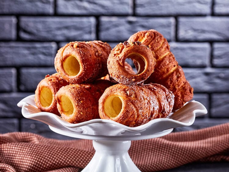 35 Luscious Hungarian Desserts for a Sweet Indulgence