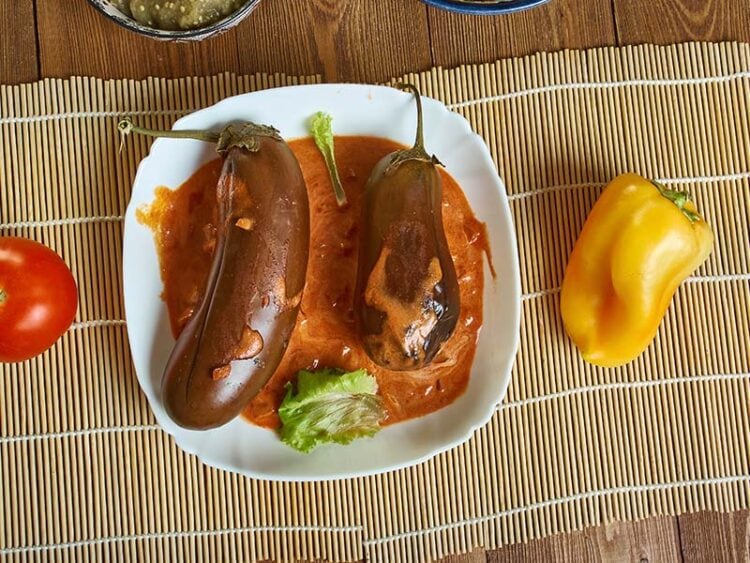 23 Aromatic Kashmiri Food Delicacies to Savor