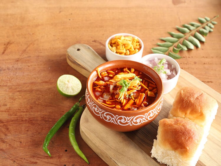 25 Maharashtrian Foods for an Authentic Eating Experience