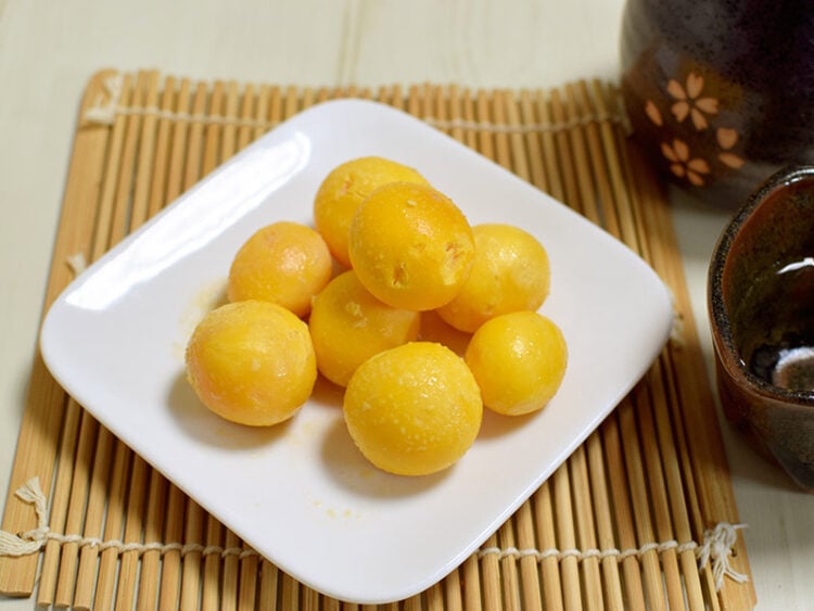 22 Exotic Japanese Fruits to Try in 2024: Unveiling Unique Flavors