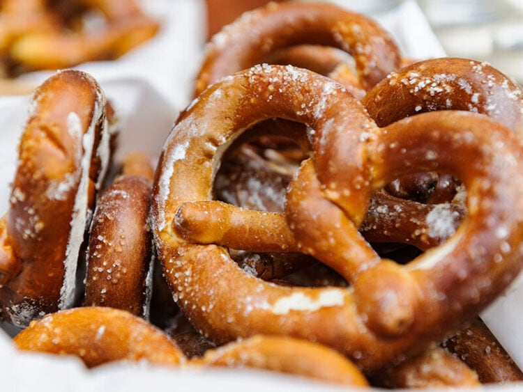 16 Types of Snack Foods to Enjoy