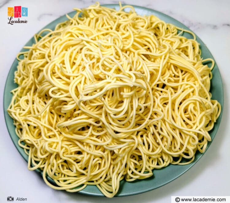 Vietnamese Stir-Fried Noodles With Beef (Mì Xào Bò)