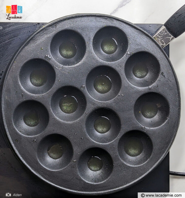 Vietnamese Mini Savory Pancakes (Bánh Khọt)