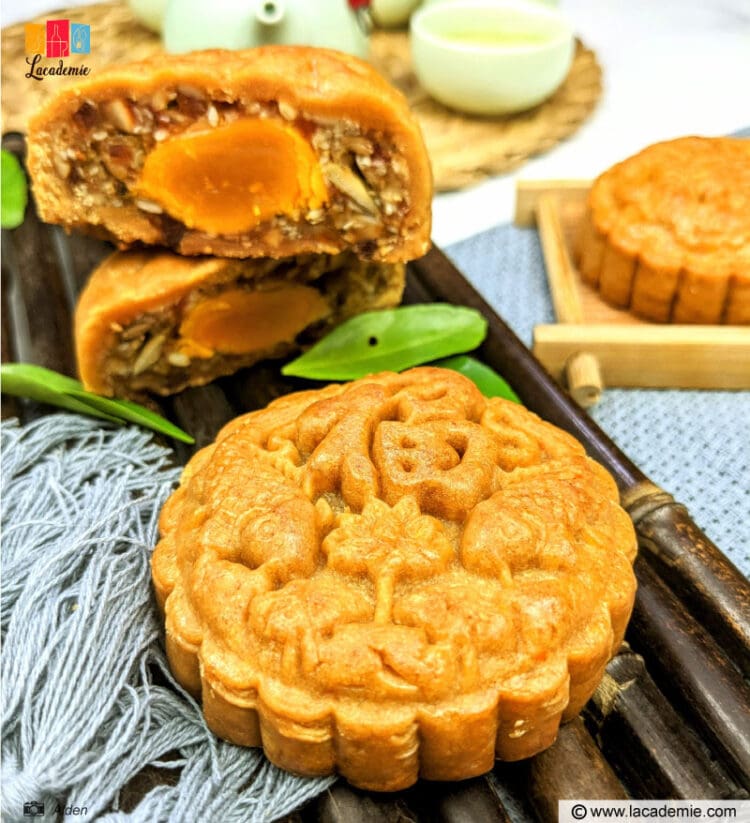 Vietnamese Mooncakes (Bánh Trung Thu Nhân Thập Cẩm): How to Make