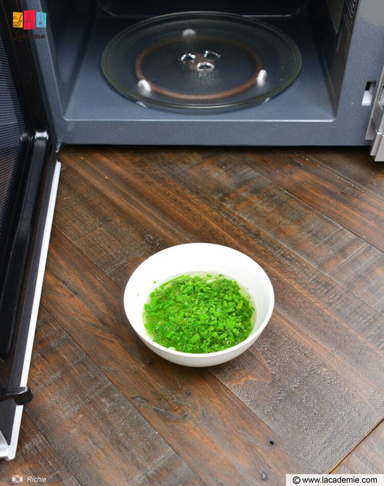 Vietnamese Scallions & Oil Garnish Recipe (Sốt Mỡ Hành)