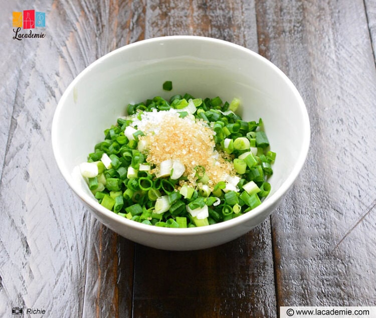 Vietnamese Scallions & Oil Garnish Recipe (Sốt Mỡ Hành)