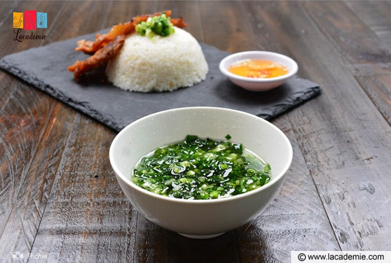 Vietnamese Scallion Oil Garnish: Simple Sốt Mỡ Hành Recipe