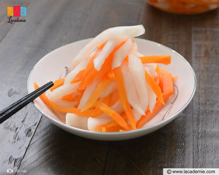 Vietnamese Đồ Chua: Pickled Carrots & Daikon Recipe