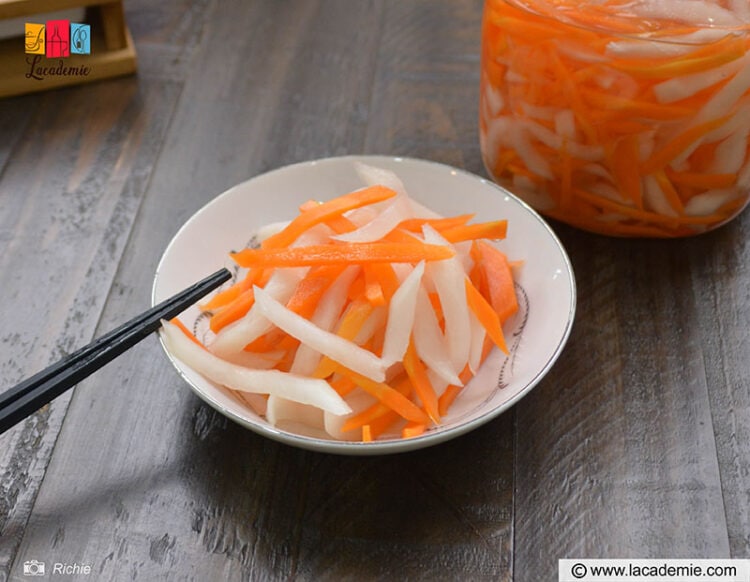 Vietnamese Đồ Chua: Pickled Carrots & Daikon Recipe