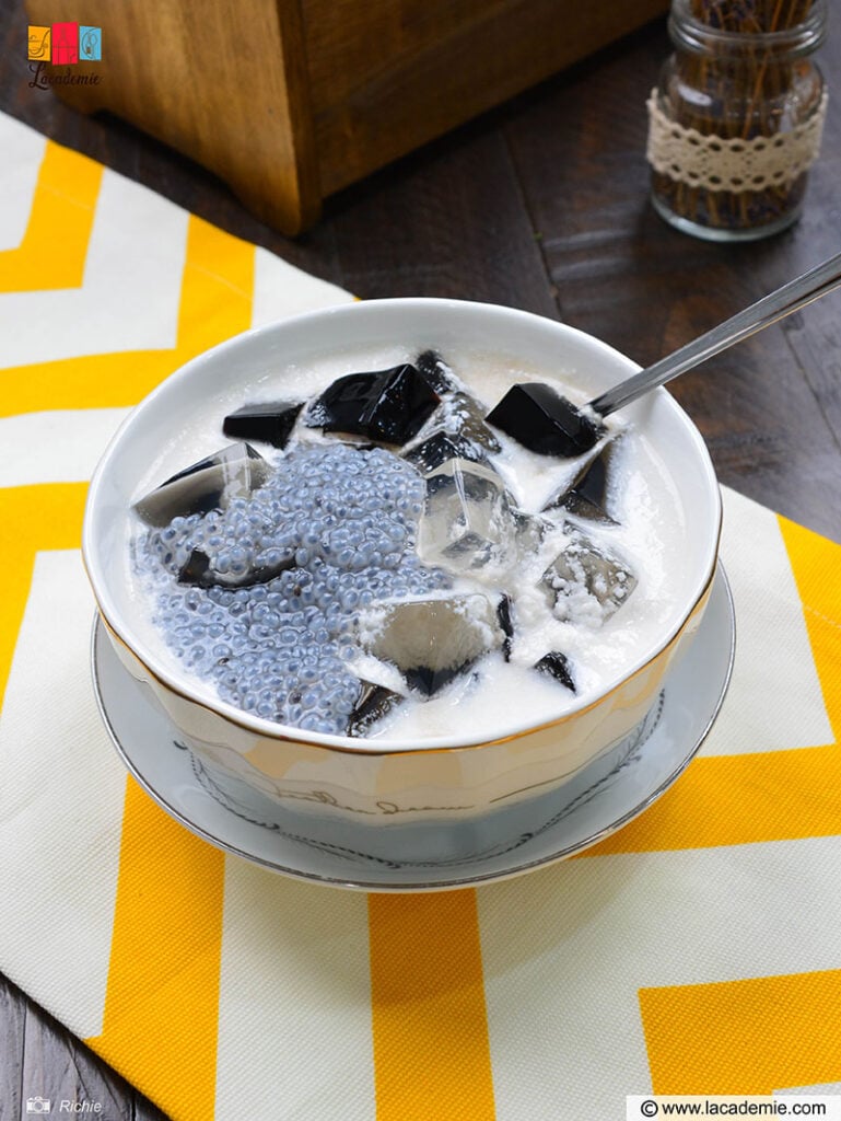 Perfect Sương Sáo Hột É Recipe (Vietnamese Grass Jelly With Basil Seeds)