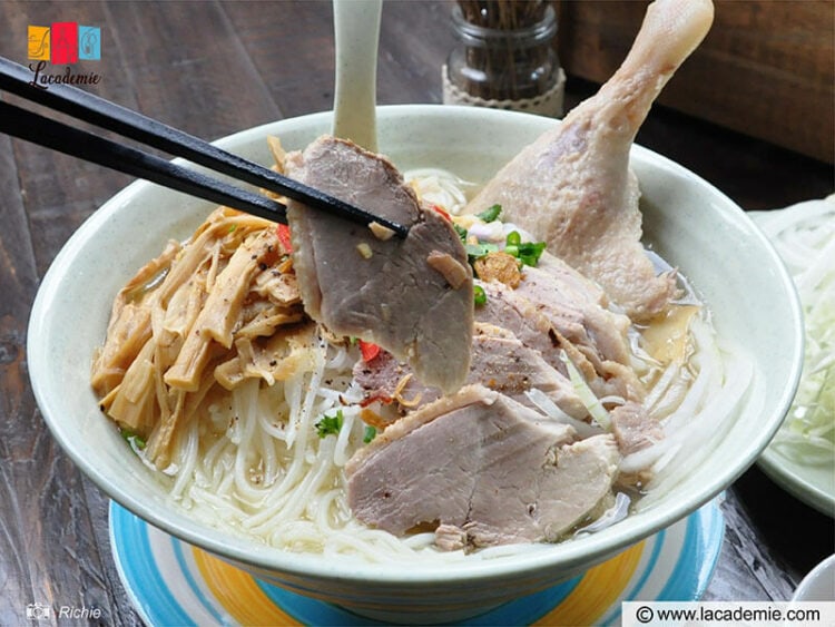 How to Make Bún Măng Vịt: Vietnamese Duck Soup Recipe
