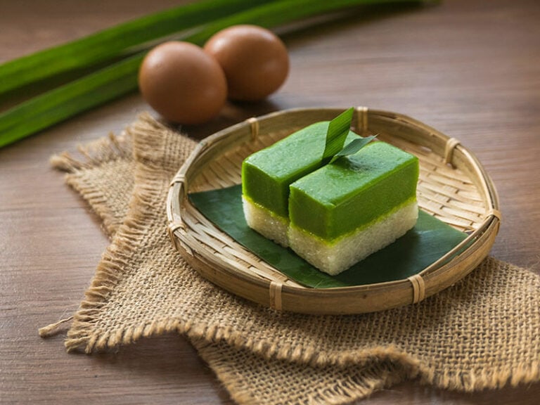 25 Best Malaysian Desserts: Steamed, Boiled, Fried, and Baked