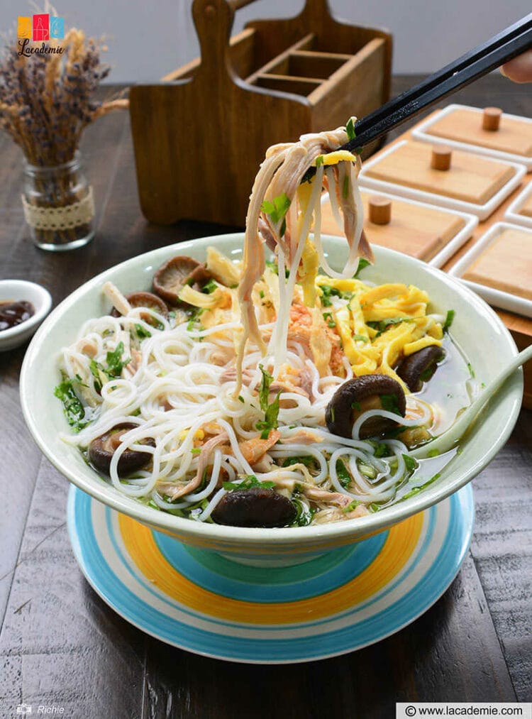 Bún Thang Recipe (Hanoi Rice Vermicelli Noodles With Chicken And Eggs)